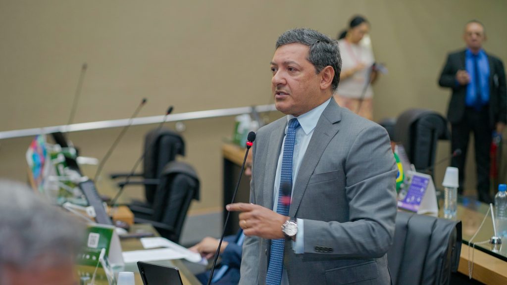 ALEAM - Deputado Felipe Souza destaca leis de sua autoria em apoio às ...